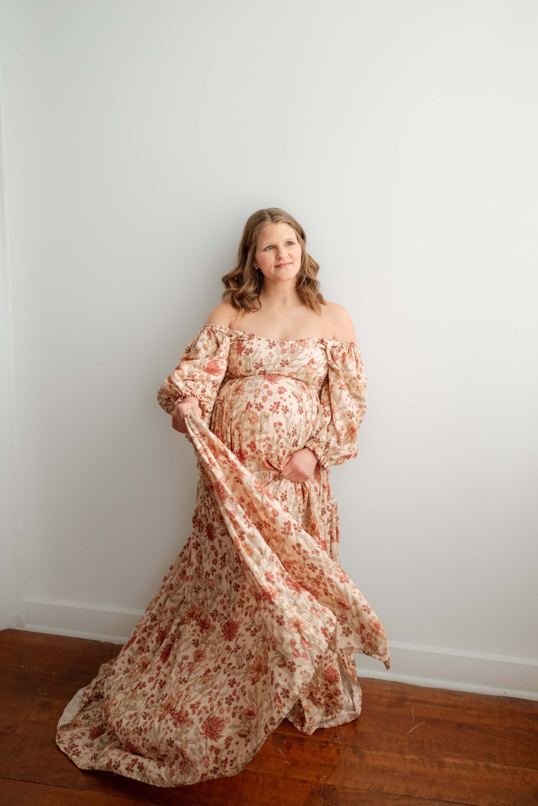 Choosing the Perfect Style for Your Maternity Photos Through Clothing ...